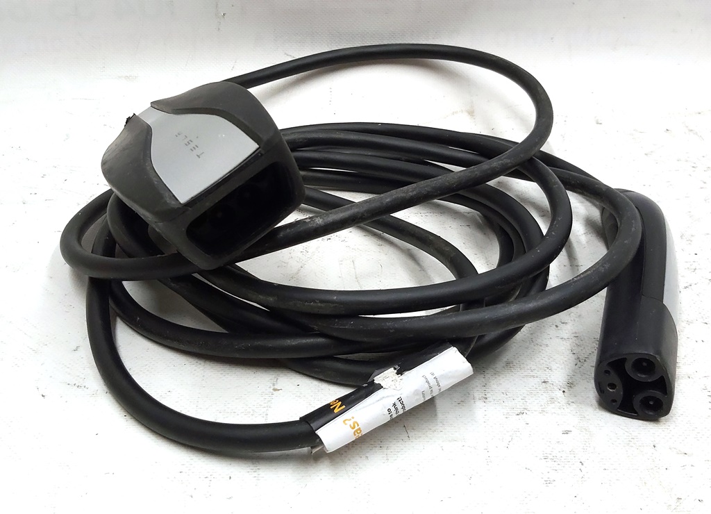 UNIVERSAL MOBILE CONNECTOR, NA 32A GEN2 Tesla | Quick Market